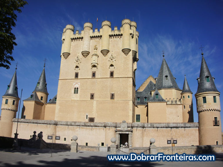 Cidade velha de Segóvia e seu aqueduto, Espanha - Dobrar Fronteiras