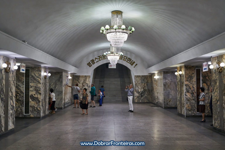 Metro de Pyongyang, o fascinante mundo subterrâneo da Coreia do Norte